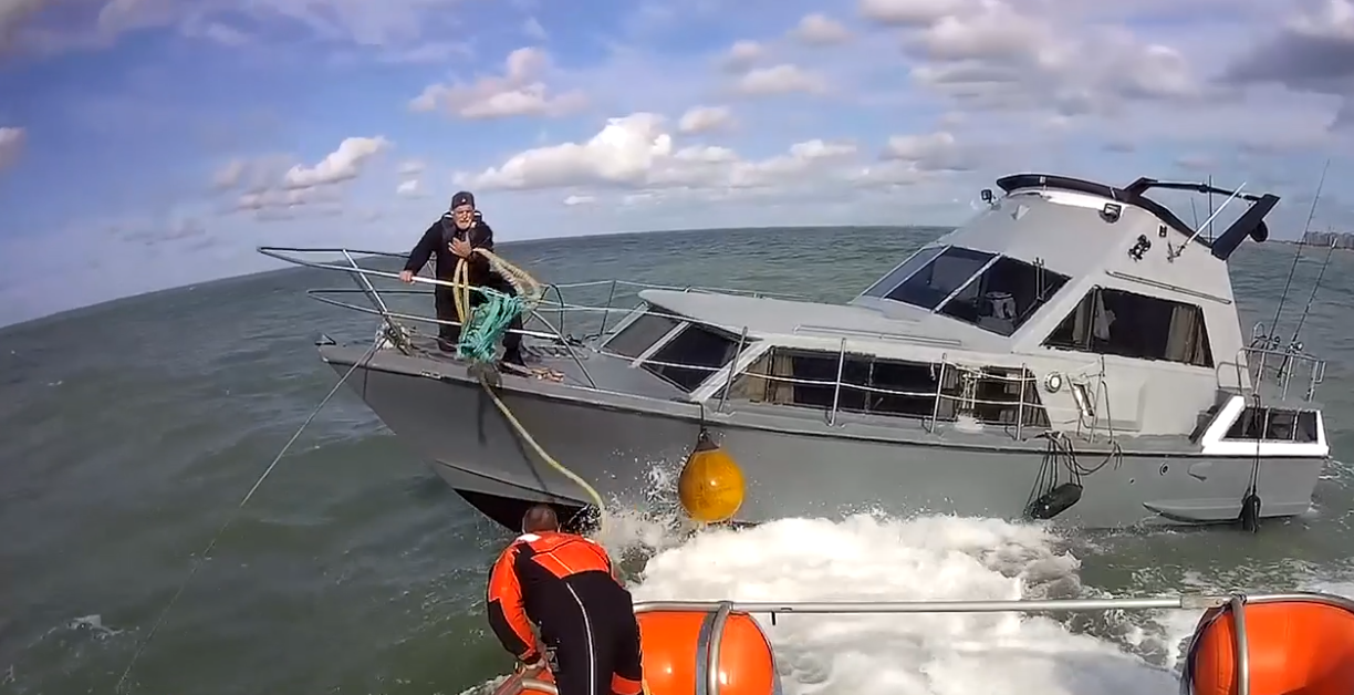 Visboot met motorproblemen | VBZR
